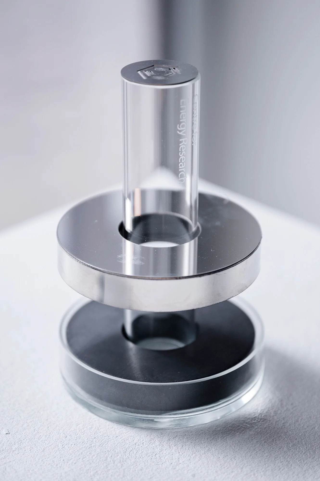 MOME | Új díjtárgyakat terveztek az Energiatudományi Kutatóközpontnak a ...