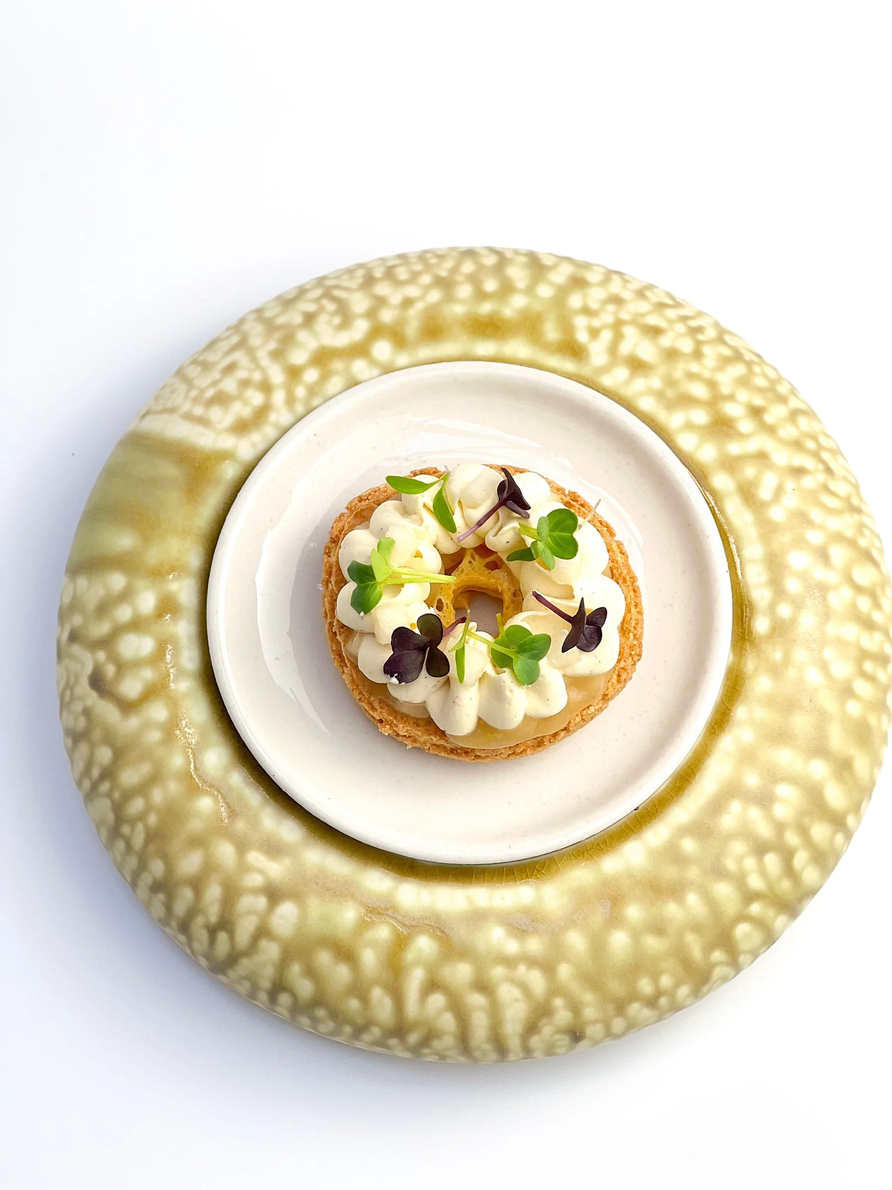 MOME | Dóra Szilágyi - Cream puff - dessert plate